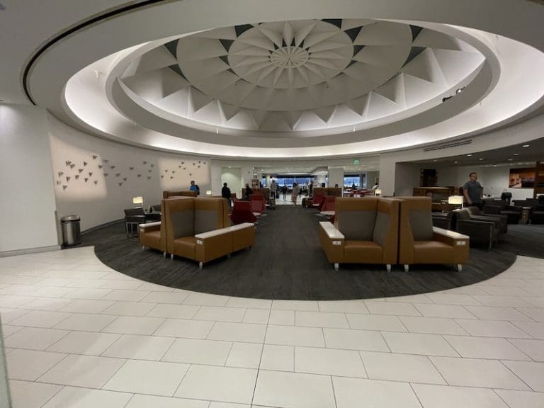 A look at the American Airlines Admirals Club at LAX Terminal 5
